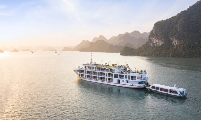 Du thuyền Magenta 3 ngày 2 đêm - Du lịch Hạ Long AZGo Travel